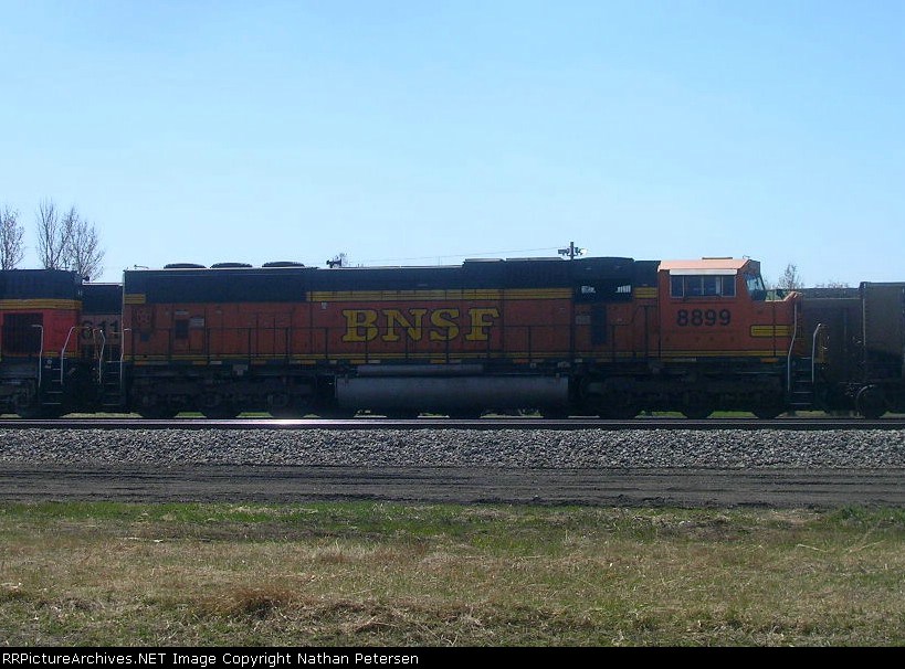 BNSF 8899